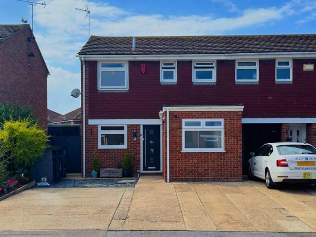4 bedroom semi detached house for sale