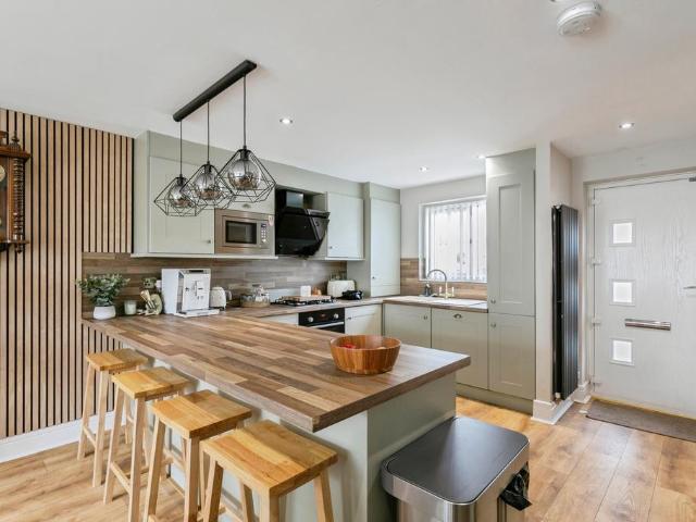 4 bedroom semi detached house for sale