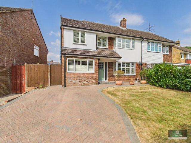 4 bedroom semi detached house for sale