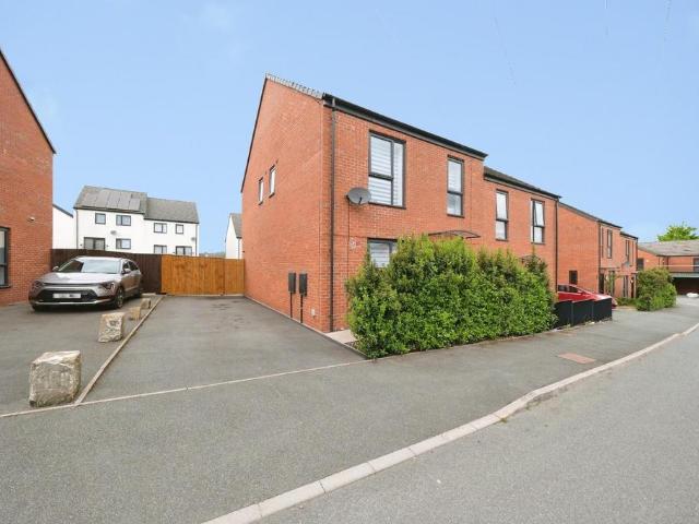 4 bedroom semi detached house for sale
