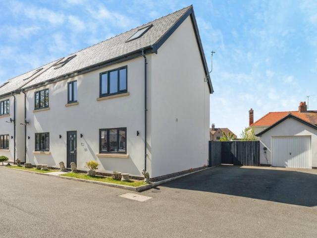 4 bedroom semi detached house for sale