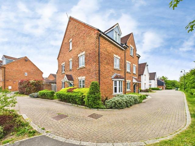 4 bedroom semi detached house for sale