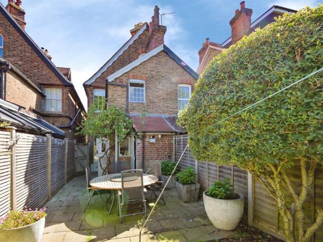 4 bedroom semi detached house for sale