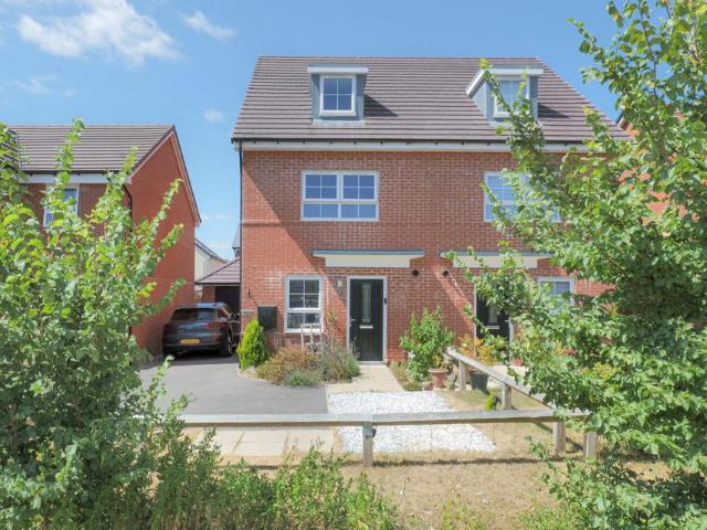 4 bedroom semi detached house for sale
