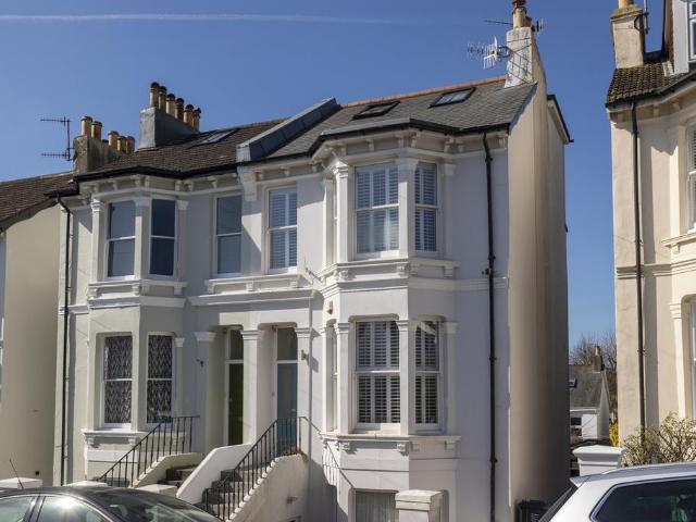 4 bedroom semi detached house for sale