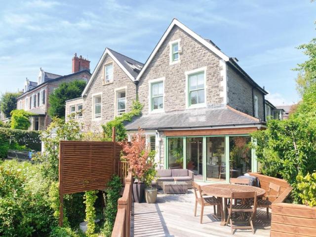 4 bedroom semi detached house for sale
