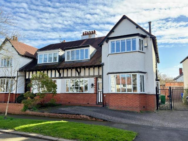 4 bedroom semi detached house for sale