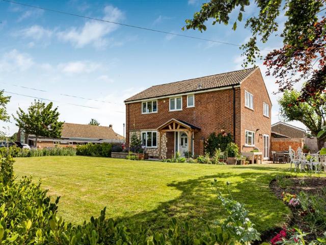 4 bedroom semi detached house for sale