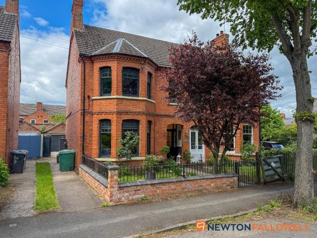 4 bedroom semi detached house for sale
