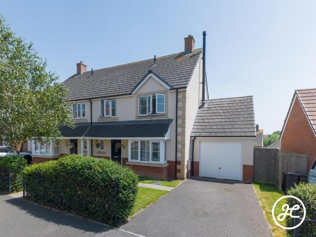 4 bedroom semi detached house for sale
