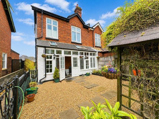 4 bedroom semi detached house for sale