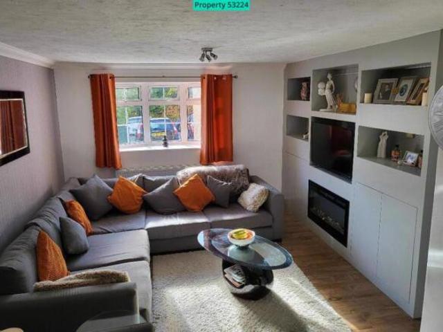 4 bedroom semi detached house for sale in 8 Overlanders End, Tilehurst, Reading, RG31