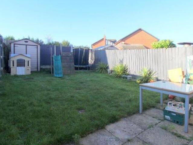 4 bedroom semi detached house for sale in Tameton Close, Luton, LU2