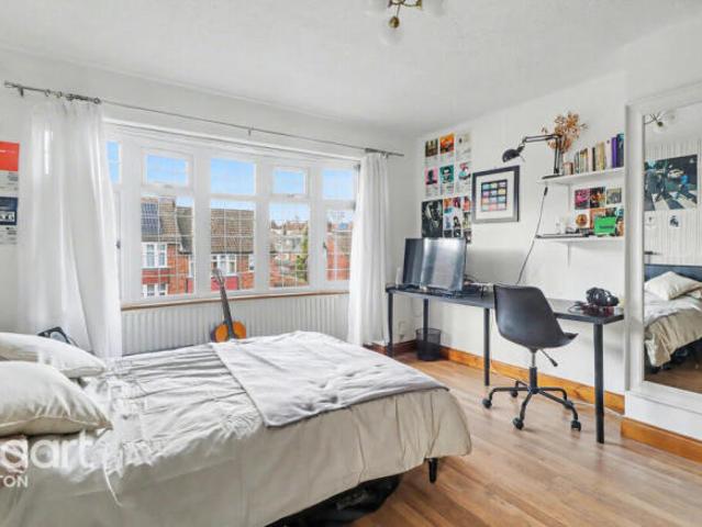 4 bedroom semi detached house for sale in Tenzing Grove, Luton, LU1