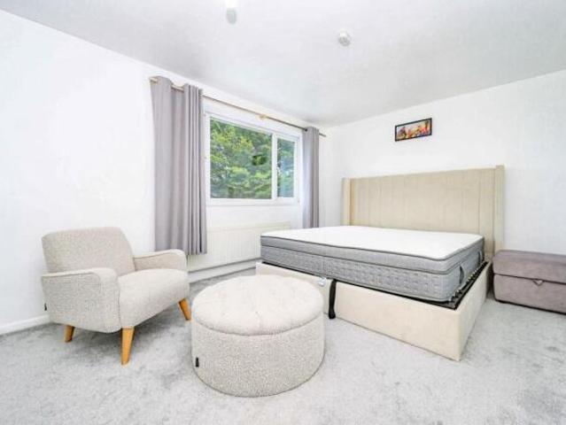4 bedroom semi detached house for sale in Tenby Drive, Luton, Bedfordshire, LU4