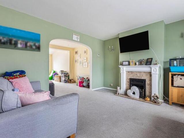 4 bedroom semi detached house for sale in Thames Avenue, Swindon, SN25