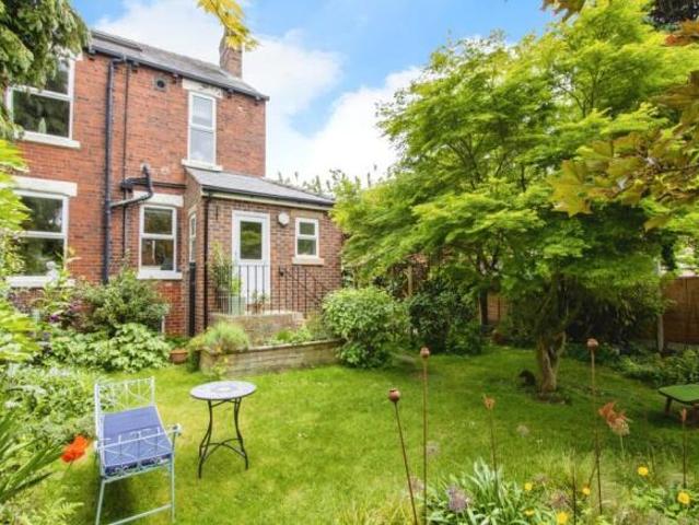 4 bedroom semi detached house for sale in The Avenue, Crossgates, Leeds, West Yorkshire, LS15