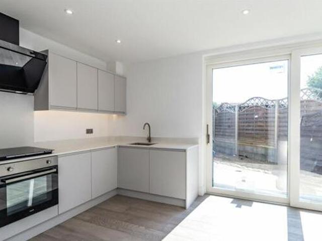 4 Bedroom Semi detached House For Sale In The Green, Croydon