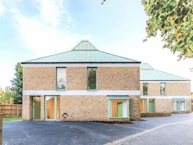 4 Bedroom Semi detached House For Sale In The Green, Croydon