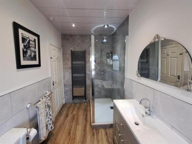 4 bedroom semi detached house for sale in The Oval, Bessacarr, Doncaster, DN4