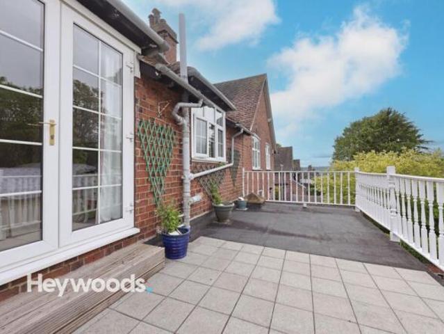 4 bedroom semi detached house for sale in Trent Valley Road, Stoke On Trent, ST4