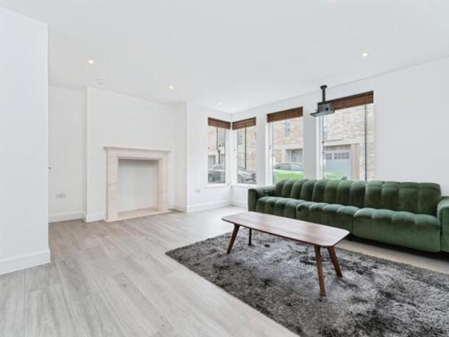 4 bedroom semi detached house for sale in Turvill Place, Cambridge, CB4