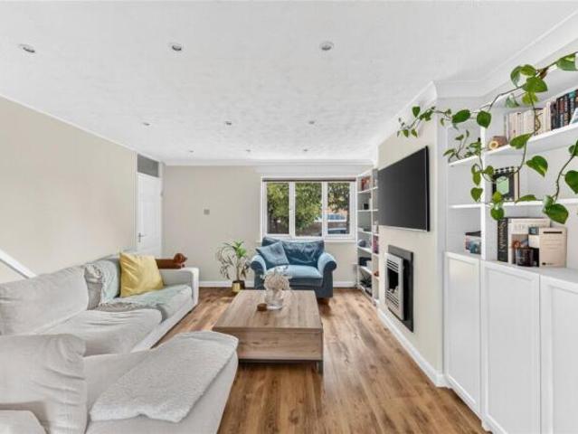 4 bedroom semi detached house for sale in Tyne Crescent, Bedford, Bedfordshire, MK41