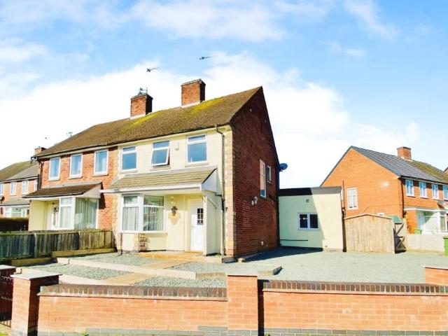 4 bedroom semi detached house for sale in Valley Drive, Leicester, LE3
