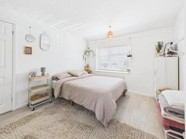 4 bedroom semi detached house for sale in Ventnor Road, Tilehurst, Reading, RG31