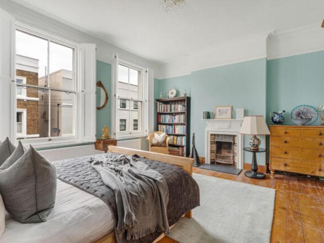 4 bedroom semi detached house for sale in Wadham Road, London, SW15