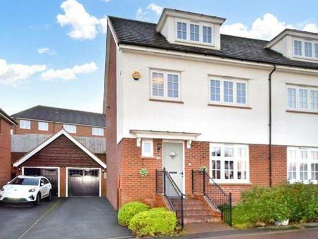4 Bedroom Semi detached House For Sale In Wakefield
