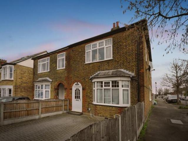 4 bedroom semi detached house for sale in Warescot Road, Brentwood, CM15