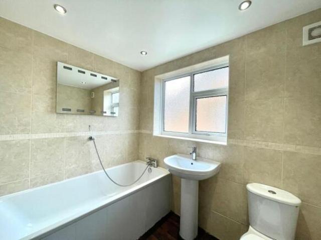4 bedroom semi detached house for sale in Waterloo Road, Huddersfield, HD5