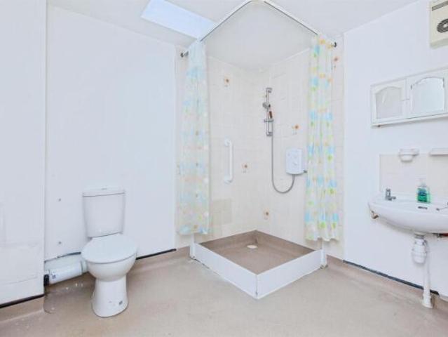 4 bedroom semi detached house for sale in Welford Road, Leicester, LE2