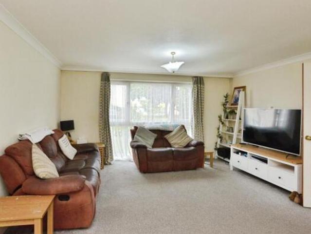 4 bedroom semi detached house for sale in Welland Drive, Newport Pagnell, MK16
