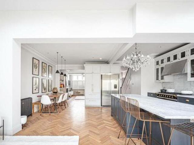 4 Bedroom Semi detached House For Sale In West Finchley, London