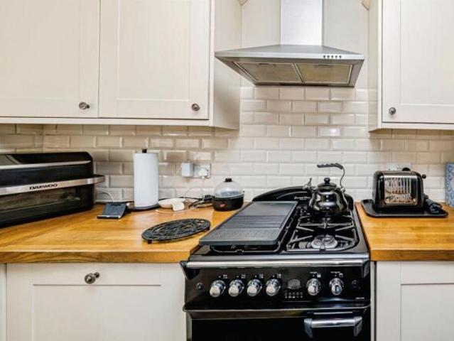 4 bedroom semi detached house for sale in Westfield Road, SLOUGH, SL2