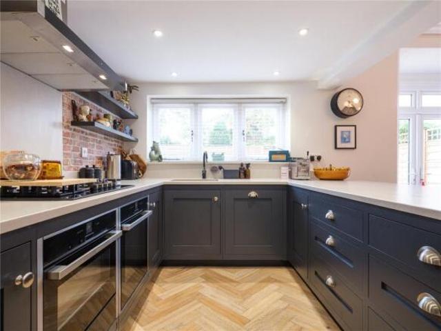 4 bedroom semi detached house for sale in Westlecot Road, Swindon, SN1