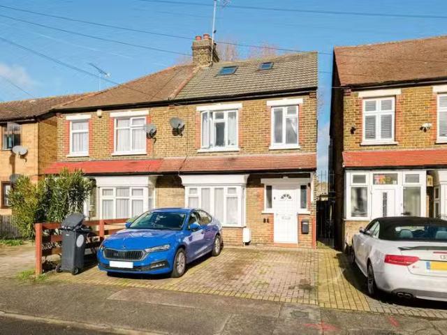 4 bedroom semi detached house for sale in Westward Road, Ching.