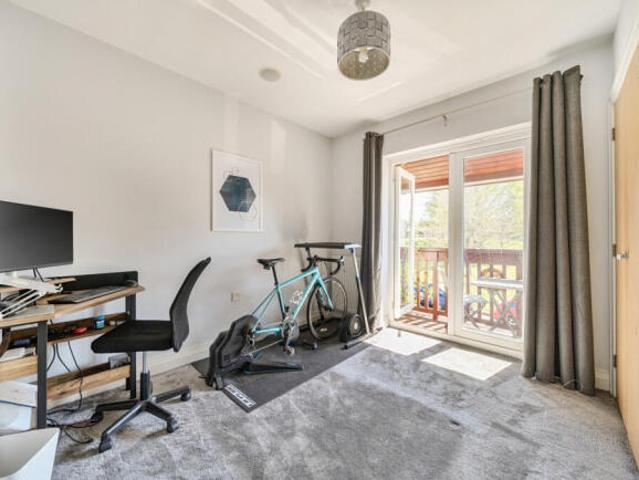 4 bedroom semi detached house for sale in Whateley Close, Guildford, Surrey, GU2