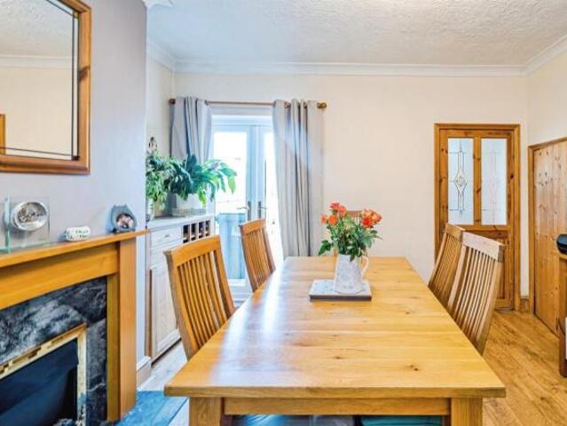 4 bedroom semi detached house for sale in Willoughby Road, Slough, SL3