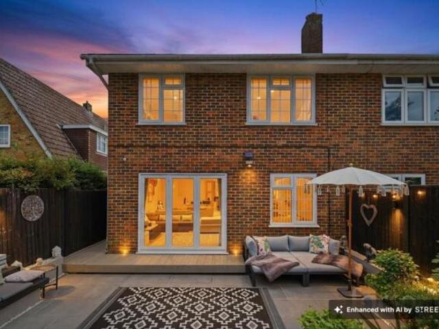 4 bedroom semi detached house for sale in Willowdene, Pilgrims Hatch, CM15