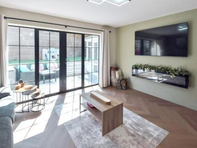 4 bedroom semi detached house for sale in Woodchurch Close, Walderslade, Chatham, ME5