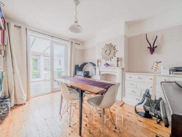 4 bedroom semi detached house for sale in Woodbridge Road, Ipswich, IP4