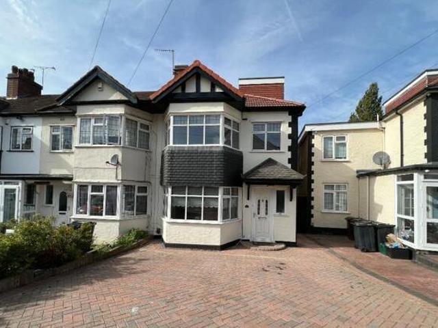 4 Bedroom Semi detached House For Sale In Woodford Green, Essex