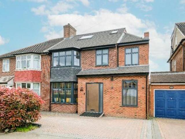 4 Bedroom Semi detached House For Sale In Woodford Green, Essex