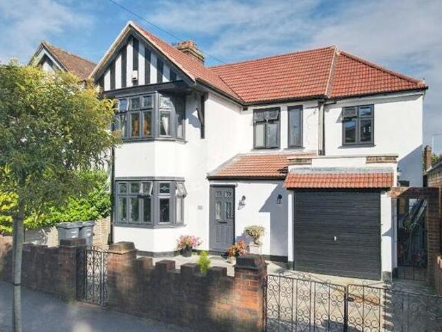 4 Bedroom Semi detached House For Sale In Woodford Green, Essex