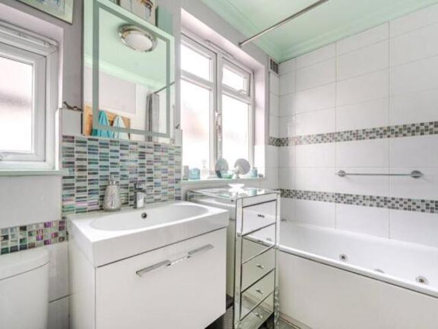 4 bedroom semi detached house for sale in Woodfield Way, London, N11