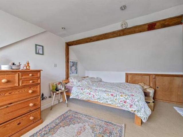 4 bedroom semi detached house for sale in Woodland Drive, St. Albans, AL4
