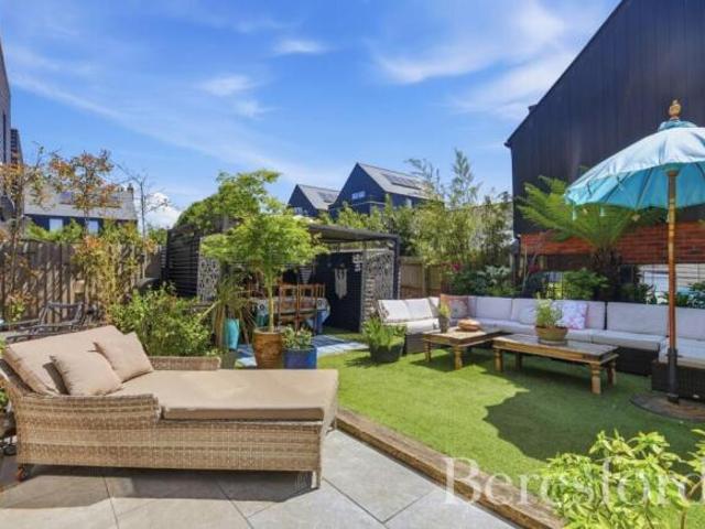 4 bedroom semi detached house for sale in Woburn View, Chelmsford Garden, CM3